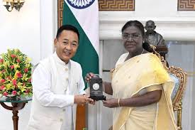 Sikkim CM calls on President, presents coin, postage stamp marking 50 ...