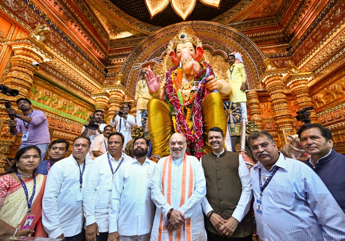 Amit Shah visits Lalbaugcha Raja Ganesh Mandal, CM's house in Mumbai ...